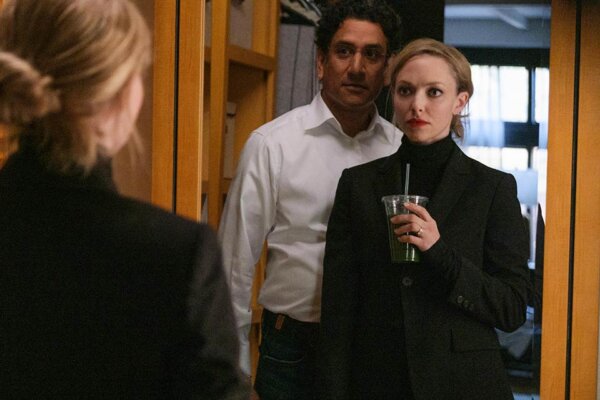 First Look: Amanda Seyfriend In Hulu's 'The Dropout' Series About ...